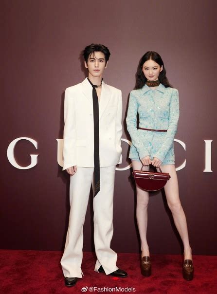 Чжан Линхэ и Хэ Цун снова появились в одном кадре на мероприятии Gucci в Чэнду Эта пара с