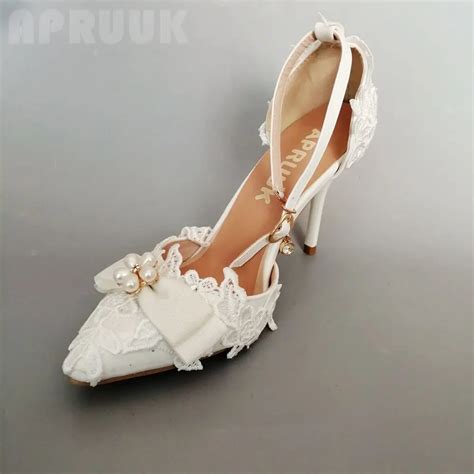 10cm 얇은 하이힐 여름 레이스 웨딩 샌들 신발 여성 포인트 발가락 발목 너클 스트랩 나비 매듭 신부 파티 펌프하이힐 Aliexpress