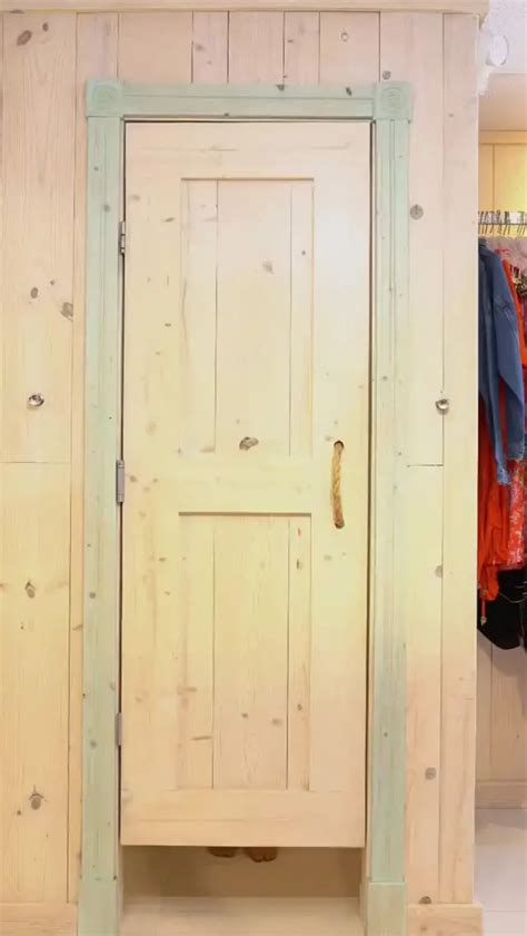 Priscilla Ricart Scrolller