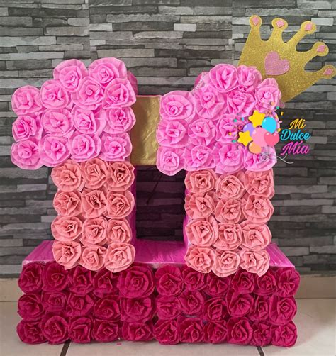 Piñata Número 11 Con Flores En Tonos Rosas Piñateria