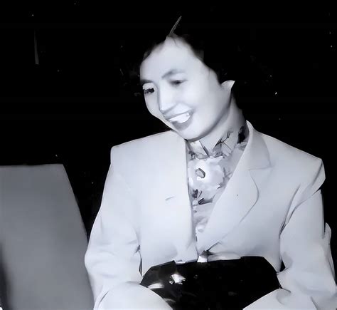 张茜有多美？63年她跟周总理合影，那年41岁，气质非凡，风韵犹存