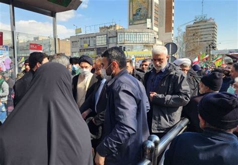 عکس حضور حجت‌الاسلام مجتبی خامنه‌ای در راهپیمایی ۲۲ بهمن همشهری آنلاین