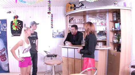 Seks Berkelompok Dengan Payudara Yang Melompat Saat Dia Kacau Xhamster