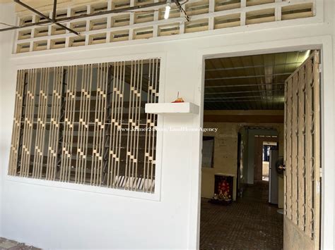 មានផ្ទះជាន់លើសម្រាប់ជួលនៅក្បែរផ្សារសេរីភាព បែមុខផ្លូវធំ តំលៃ 120 00 ក្នុង អូរឫស្សីទី ៣ ៧មករា