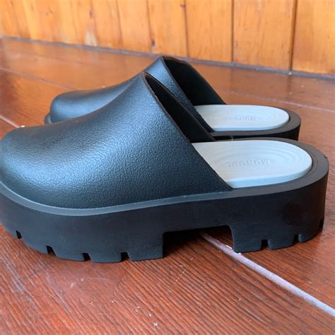 ส่งต่อรองเท้า Monobo รุ่น Grace ราคา 560 ฿ ไซต์6 37 38แตะแบบสวมเสริม