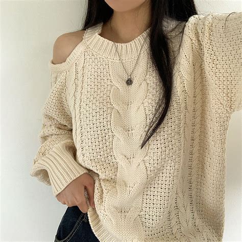 추아 루즈핏 꽈배기 숄더 트임 니트 2color [꼬임 오프숄더 데일리룩 포인트]