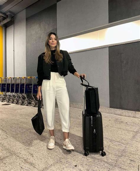 Takeoff In Style With 19 Cute And Comfy Airport Outfits