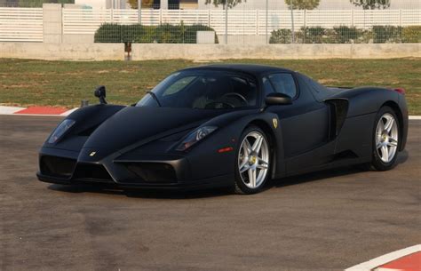 მსოფლიოში ერთადერთი ქარხნულად შავი Ferrari Enzo იყიდება