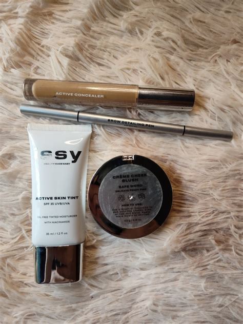 Issy Makeup Set Concealer And Cover Skin Tint Spf 35 Cheek Blush Brow