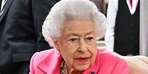 Queen Elizabeth Wears Rarely Seen Brooch With A Touching Backstory
