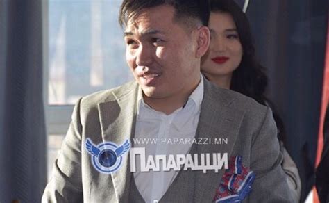 Анхаа ганцаараа үлджээ