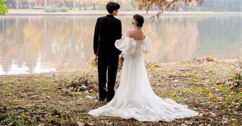 Girl Group Star Announces Her Marriage Husbands Face Revealed Koreaboo