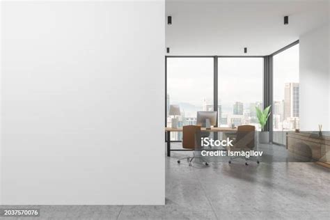 창문 근처에 업무용 책상 Pc 데스크탑 및 모형 벽이 있는 현대적인 사무실 인테리어 0명에 대한 스톡 사진 및 기타 이미지 0명 3차원 형태 가구 Istock