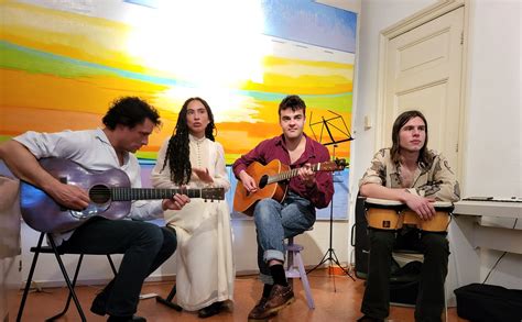 Singer Songwriter Lilo Doet De Salon Van Leonie Aan Beatstad Radio