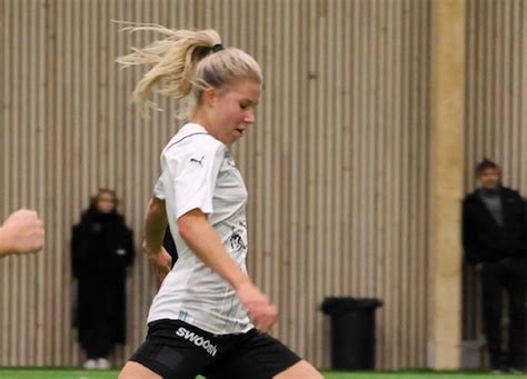 Umeå Ik Ff Inez Amcoff Signar Ungdomsavtal Med A Laget