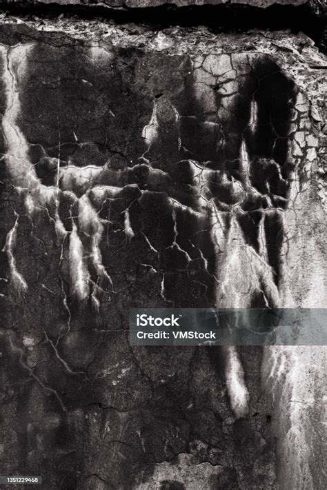 추상 무서운 붉은 어두운 벽 표면에 찢어진 균열배경 콘크리트 시멘트 질감 거친에 대한 스톡 사진 및 기타 이미지 거친 건축 검은색 Istock
