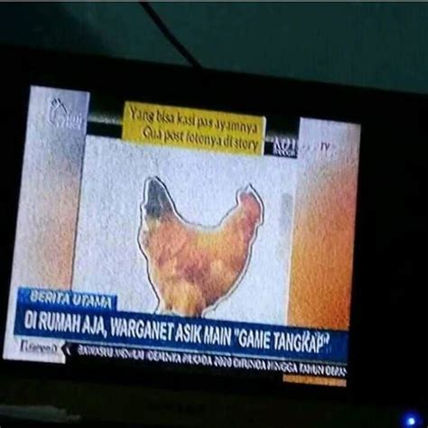 15 Meme Ayam sedang Meratapi Nasib, Bikin Ngakak Deh!