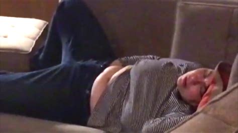 Husband catches wife on sofa ThisVid com En español