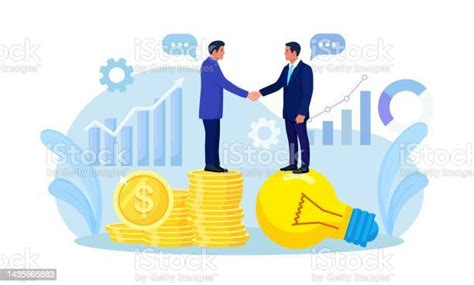 전구에 서서 돈 동전 더미에 Vc와 악수하는 기업가 사업가 성공적인 비즈니스 협상 파트너십 창업 사업 또는 합병 계약 판매