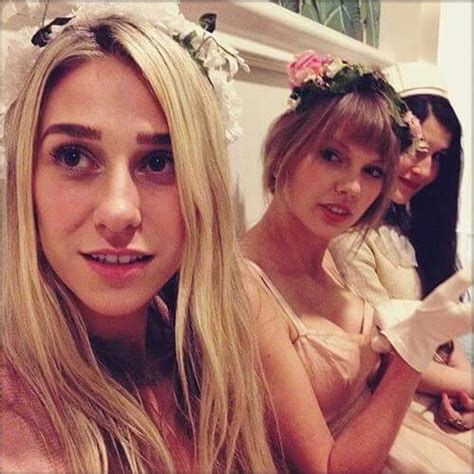 Taylor Swift Looking Busty Rcelebs