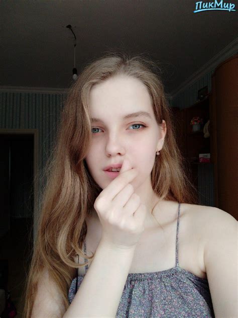 Девушка со светлыми длинными волосами