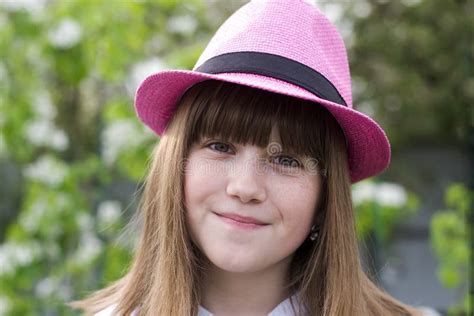 Ritratto Di Una Ragazza Immagine Stock Immagine Di Pink