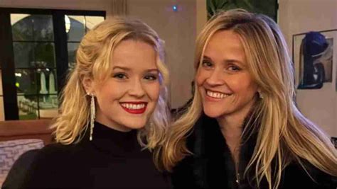 Reese Witherspoon Shares Photo With Her Daughter And Striking