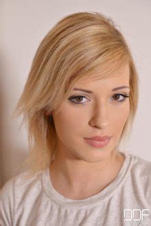 Ria Sunn Wallpics Net Wallpapers Photos Pictures Backgrounds