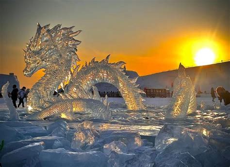 Nữ streamer xinh đẹp nhận cái kết đắng khi Livestream dưới thời tiết 12 độ