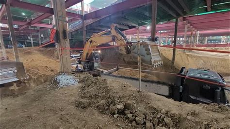 부드럽고 빠른 토사 상차 굴삭기 10숏붐 Youtube