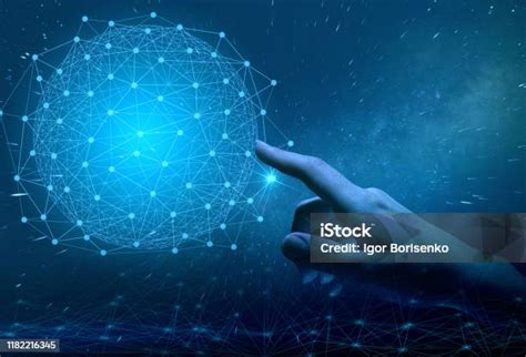 생산에 산업 40의 글로벌 도입 현대 사회의 미래 기술은 이미 일상 생활과 같습니다 클라우드 컴퓨팅에 대한 스톡 사진 및 기타 이미지 클라우드 컴퓨팅 테크놀로지 5g