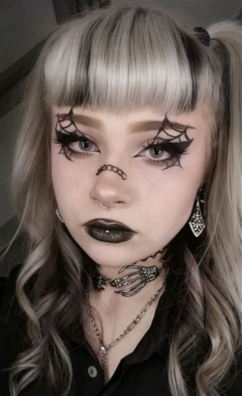 Pin By Amálie Jirásková On Eyeliner Goth Eye Makeup Unconventional Makeup Makeup Inspiration