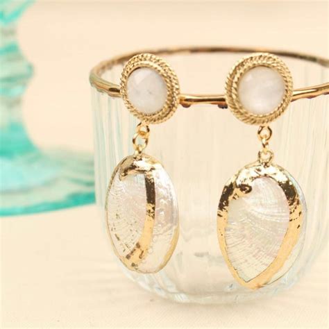 🐚 바다보물 진주펄 귀걸이 ⠀⠀⠀⠀⠀⠀⠀⠀⠀⠀⠀⠀⠀⠀⠀⠀⠀ 지난 시즌 많은 사랑을 받았던 바다보물 귀걸이의 심플버전이에요~ ⠀⠀⠀⠀⠀⠀⠀⠀⠀⠀⠀⠀⠀⠀⠀⠀⠀ 천연진주조개를