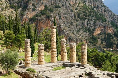 Oracolul din Delphi: Excursia noastră de o zi din Atena - Ingrid Zen ...