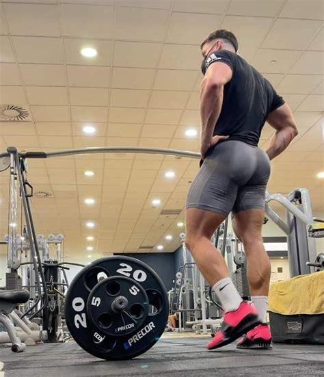Pin By Pepe On Mis Hombres Gym Men Mens Butts Gym Men Motivation