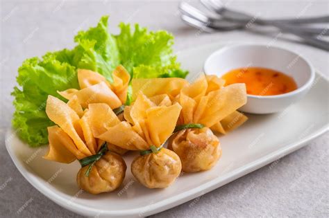 Premium Photo Cantonese Wanton Soup