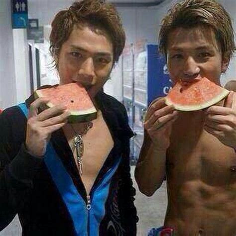 ปักพินในบอร์ด 3jsb