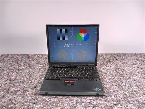 14 Ibm Thinkpad T23 Revolver Av