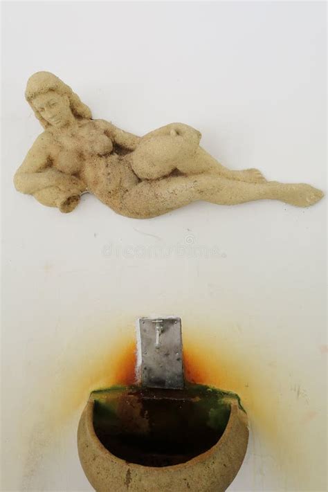 Figure Of The Naked Lady Above The Mineral Spring Stock Image Image Of Statue Legs