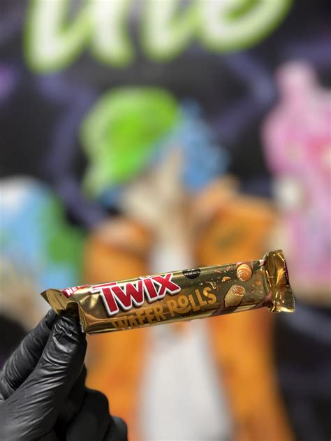 Twix Wafer Rolls 22 5g Uae Exotic Cravings