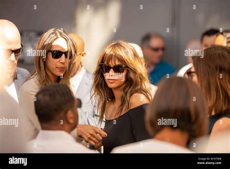 Halle Berry Star Ceremony Hi Res Stock Photography And Images Alamy