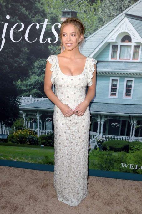 Sydney Sweeney Sharp Objects Premiere In LA Famous Outfits Celebs Celebrities