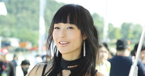 포토 On 시원한 미소를 보내주는 레이싱모델 강민정