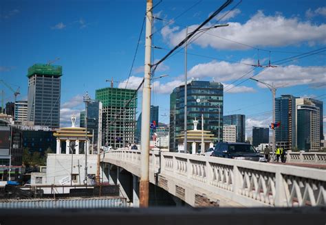 Энхтайваны гүүрний явган хүний зорчих хэсгийн замыг засахыг үүрэг болгожээ Isee Mn