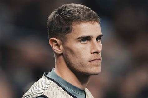 Micky Van De Ven Is Ten Times Better Than Spurs Teammate Pundit