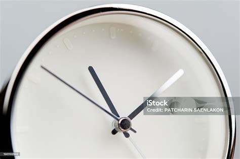 시간을 말하는 시간 정지 시계 사진 시간의 개념과 매 초의 시간 가치 0명에 대한 스톡 사진 및 기타 이미지 0명 12 12시 Istock