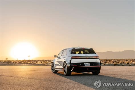 전기차 캐즘 어떻게 돌파할까세계 완성차 전략 다각화 잰걸음 연합뉴스