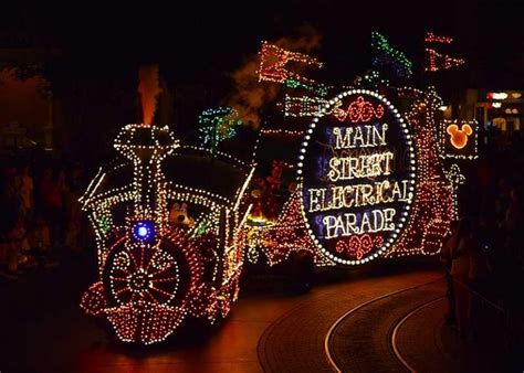 Best Viewing Of The Main Street Electrical Parade At Disneyland