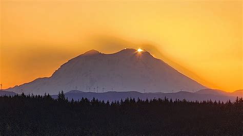 Readers Lens A Stunning Saturday Sunrise Over Mount Rainier The