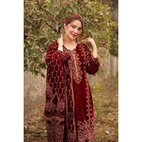 Pin By Sidra Shahzadi On Dress Drawing Velvet Dress Designs